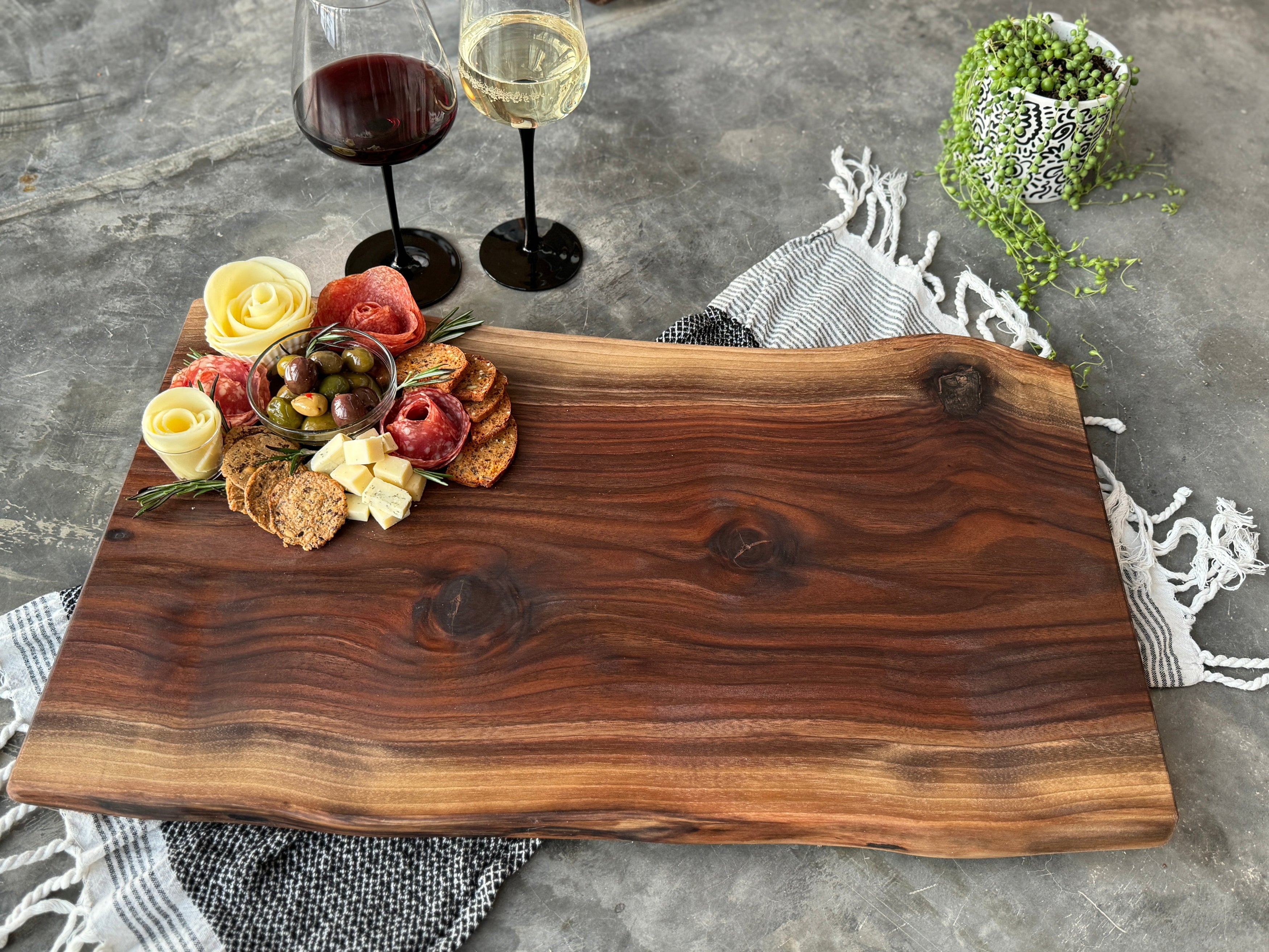 Walnut Wood Advantages and Disadvantages: Finding the Perfect Balance ...